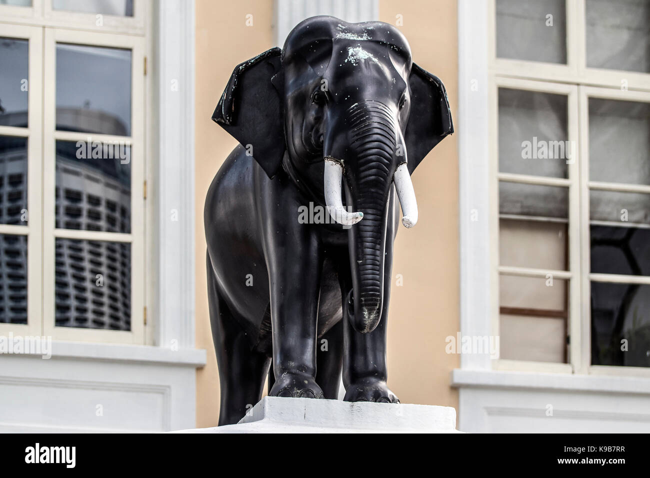 Bronze Elephant Statue, Old Parliament House, Singapore Stock Photo - Alamy