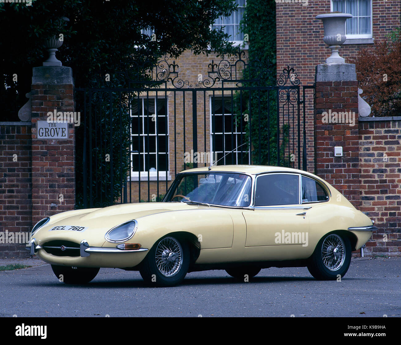 1966 Jaguar E type S1 4.2 2+2 Stock Photo - Alamy