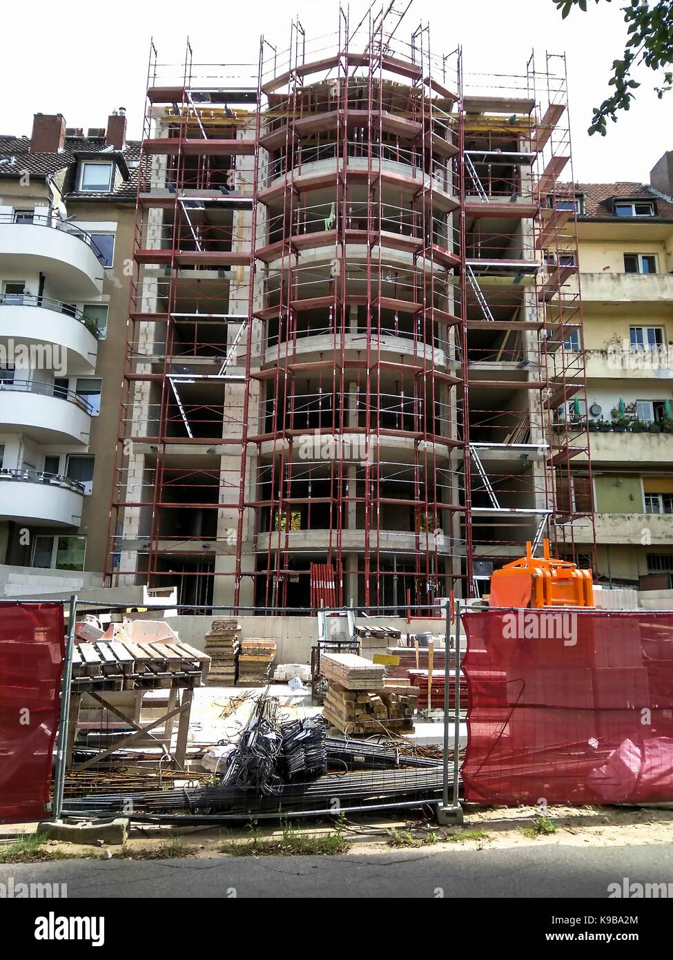 Demolition scaffolding old industrial hi-res stock photography and ...