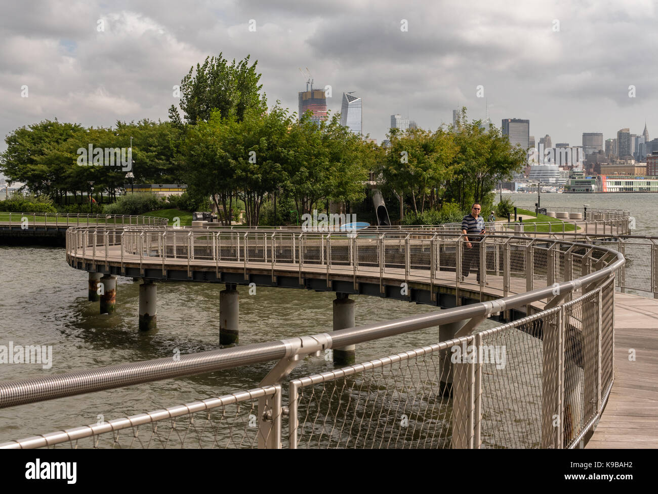 Hudson river waterfront walkway hoboken hi-res stock photography and ...