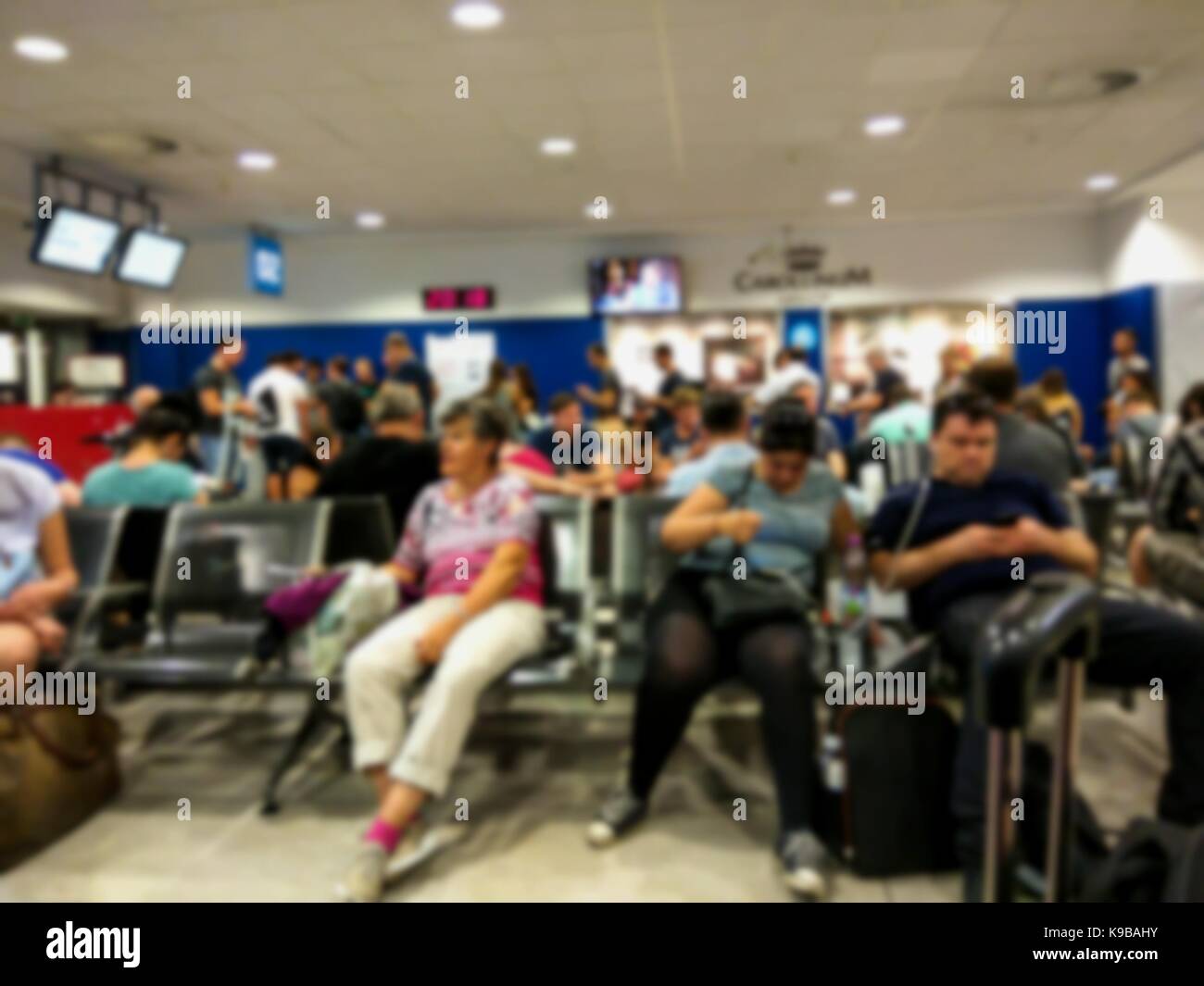 Crowded waiting room hi-res stock photography and images - Alamy
