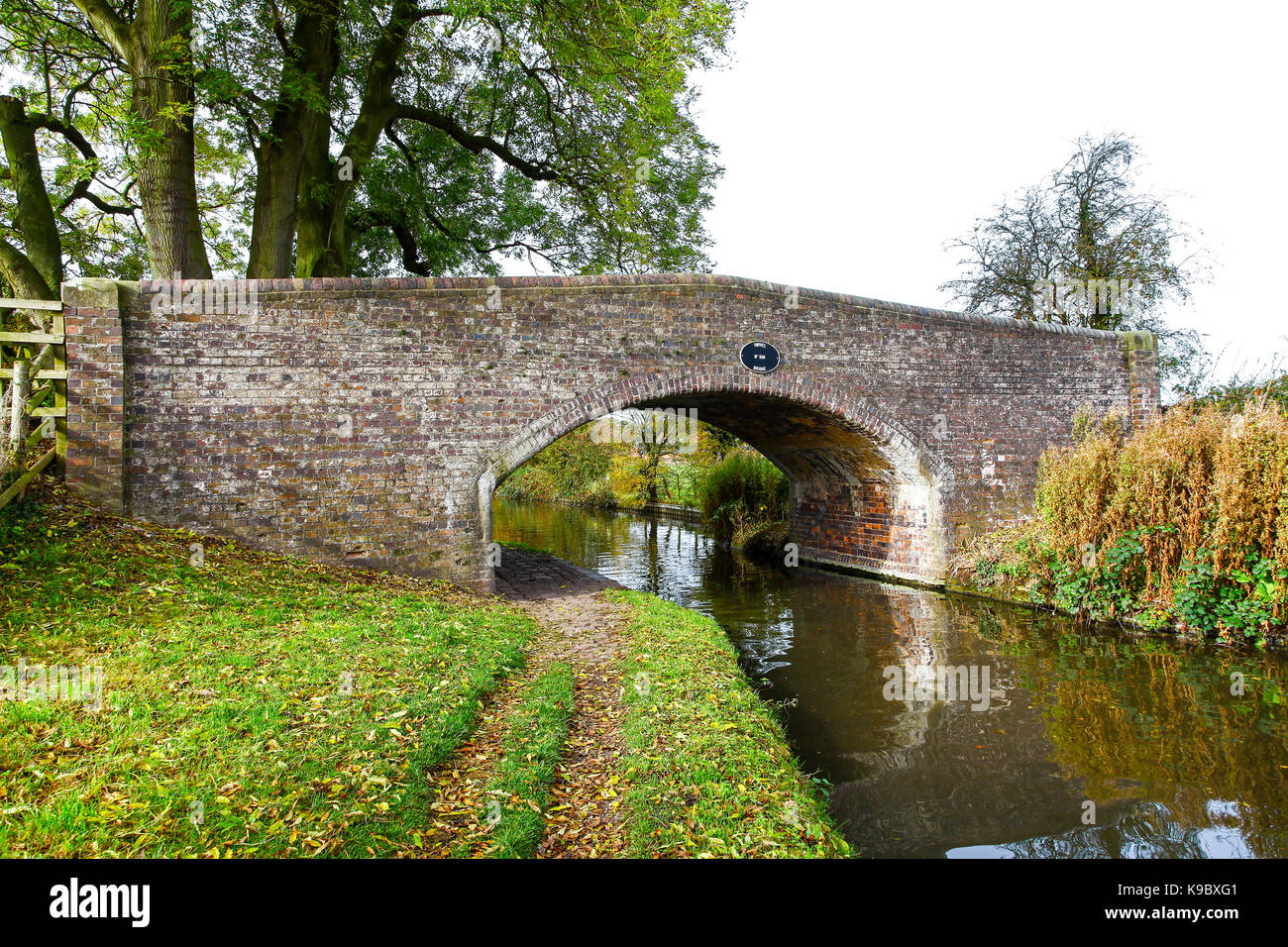 Swivel Bridge number 108 on the Staffordshire and Worcestershire Canal ...