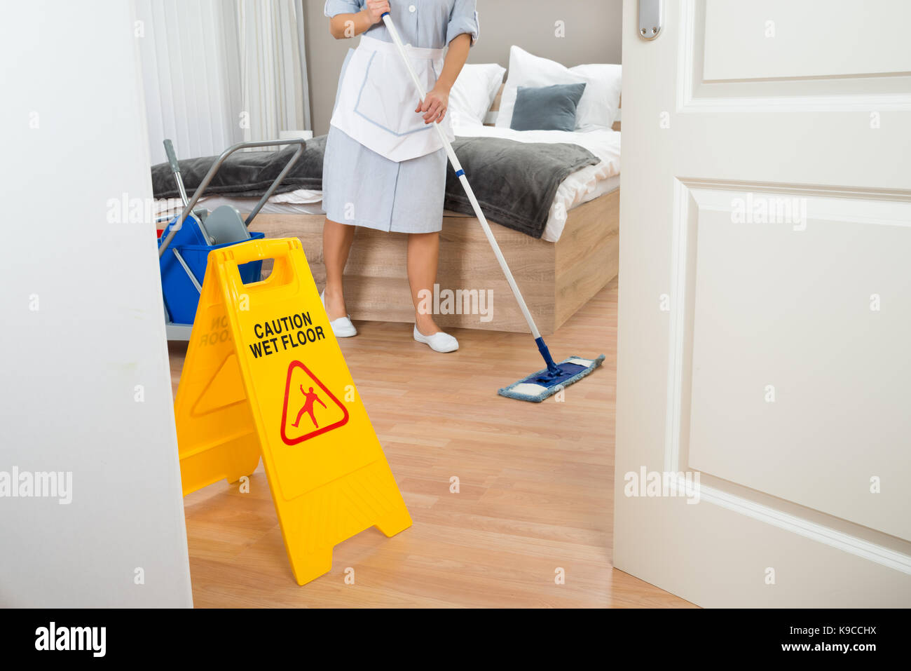 Female in hotel room home hi-res stock photography and images - Alamy
