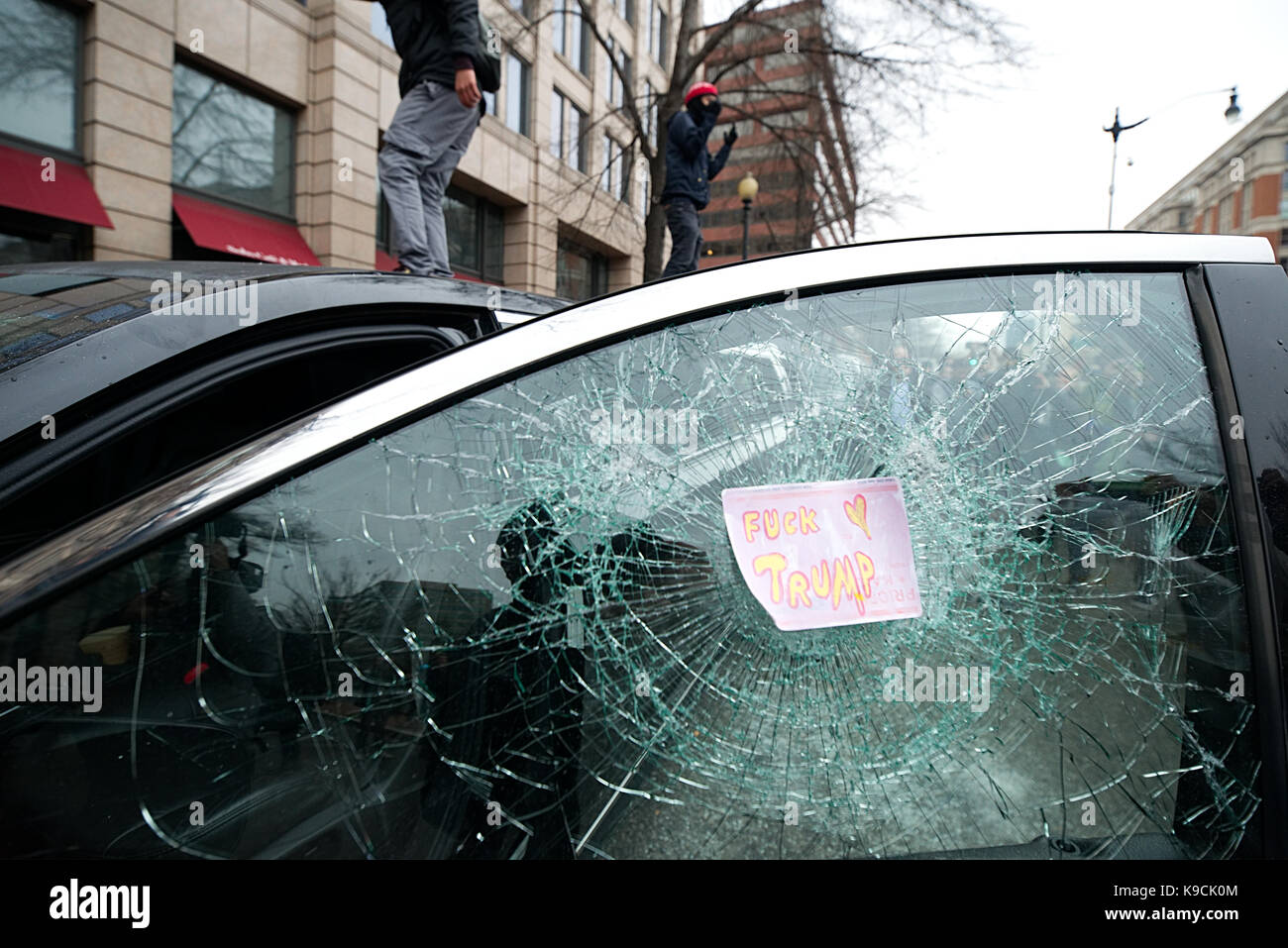 Presidential limousine trump window hi-res stock photography and images ...
