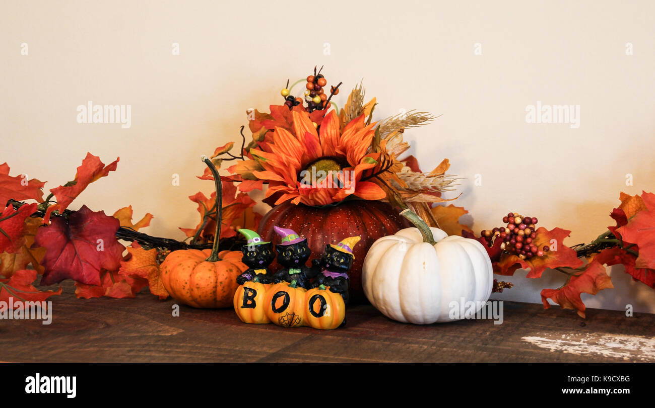 Autumn decorations hi-res stock photography and images - Alamy