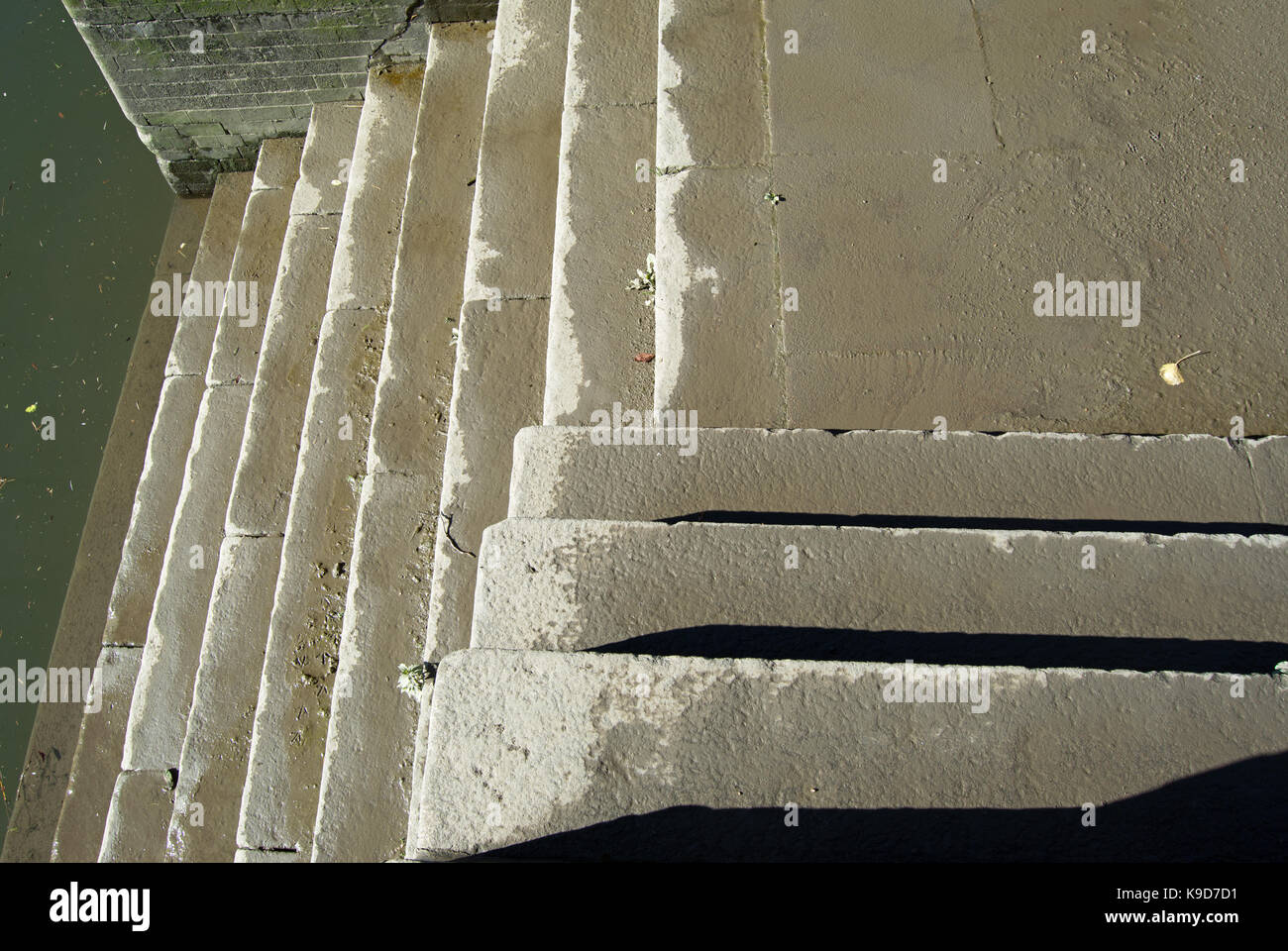 drying riverside steps at twickenham, middlesex, england, forming right ...