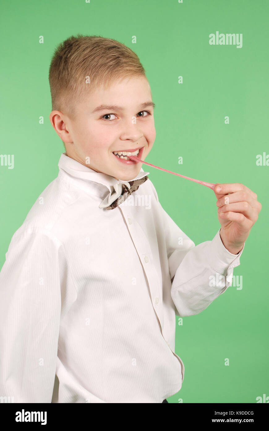 Stretching bubble gum hi-res stock photography and images - Alamy