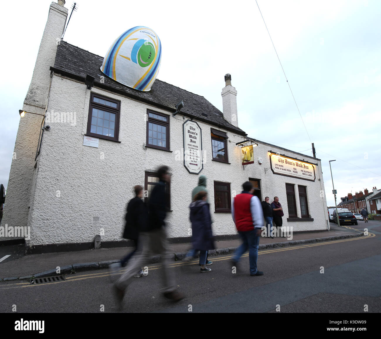 Stadium past deans walk inn hi-res stock photography and images - Alamy