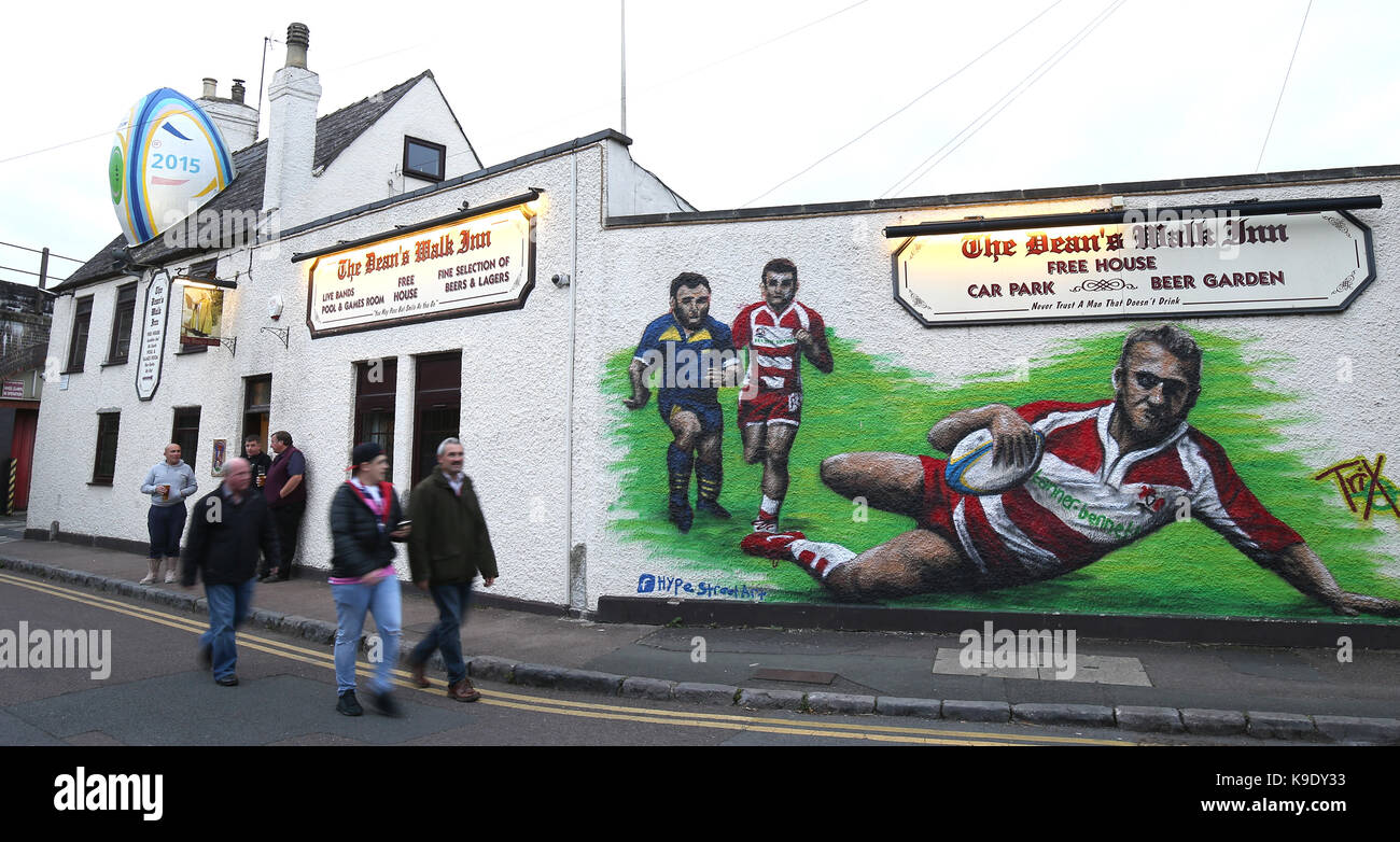 Stadium past deans walk inn hi-res stock photography and images - Alamy