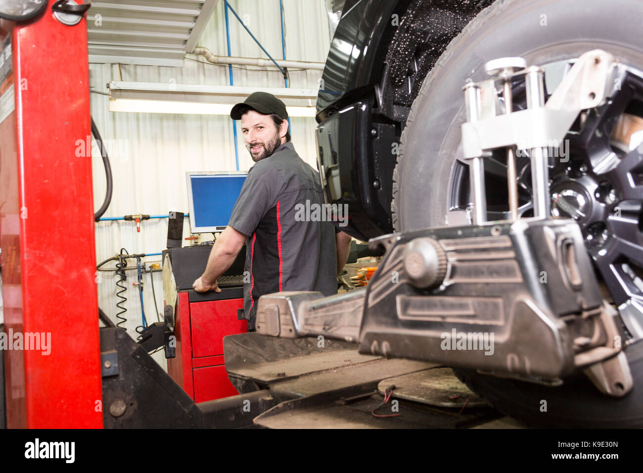 A Mechanic working on car in his shop Stock Photo - Alamy