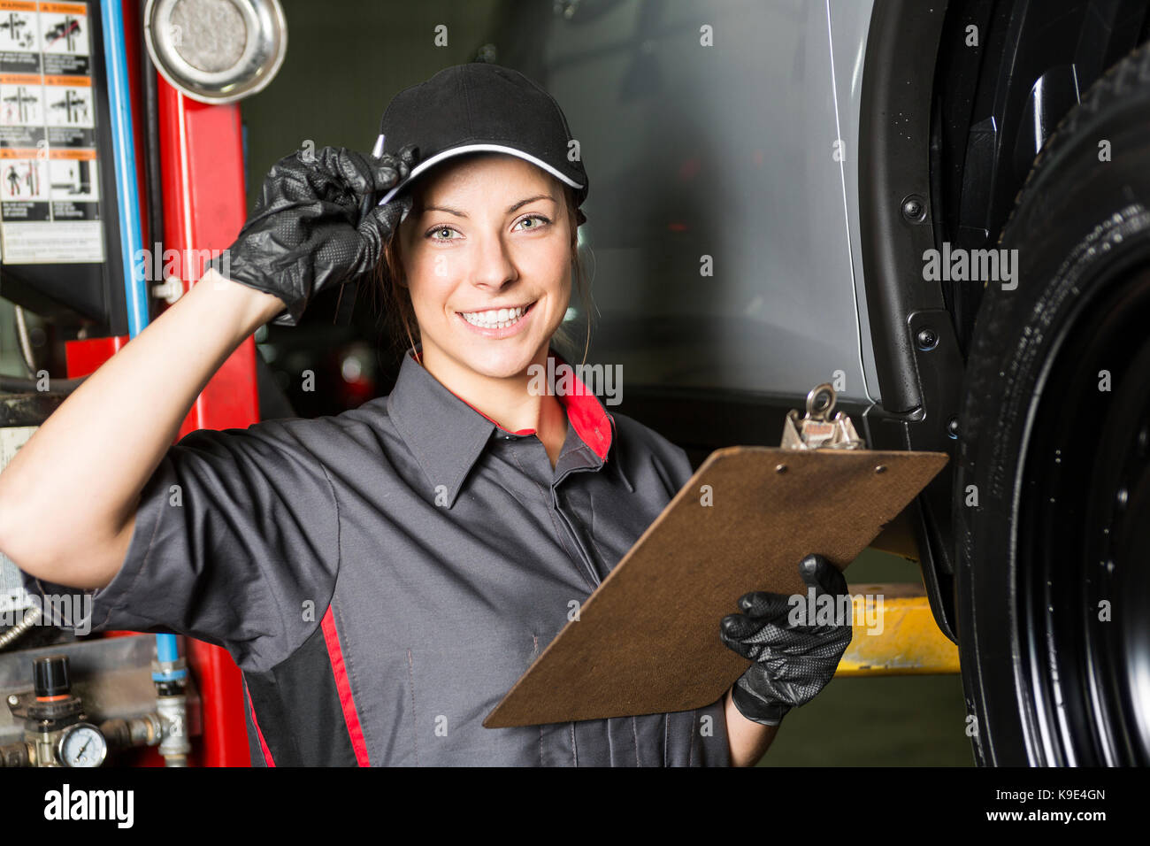 A Mechanic woman working on car in his shop Stock Photo - Alamy