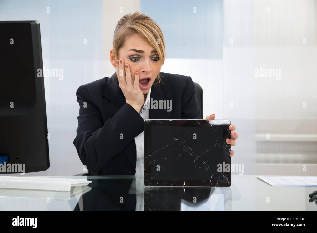 Woman shocked computer screen hi-res stock photography and images - Alamy