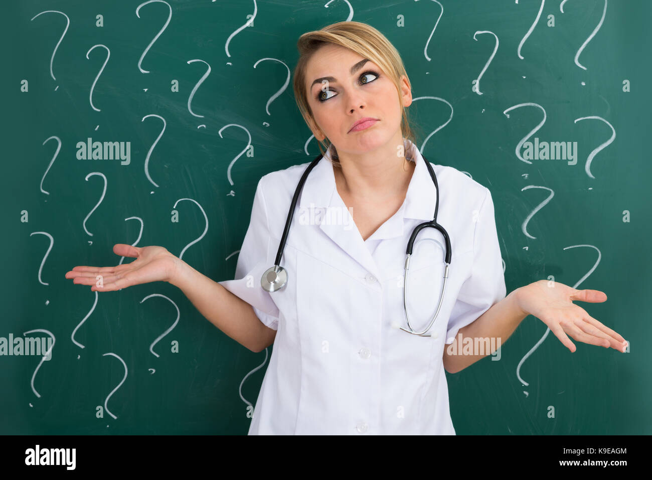 Question mark signs hi-res stock photography and images - Alamy