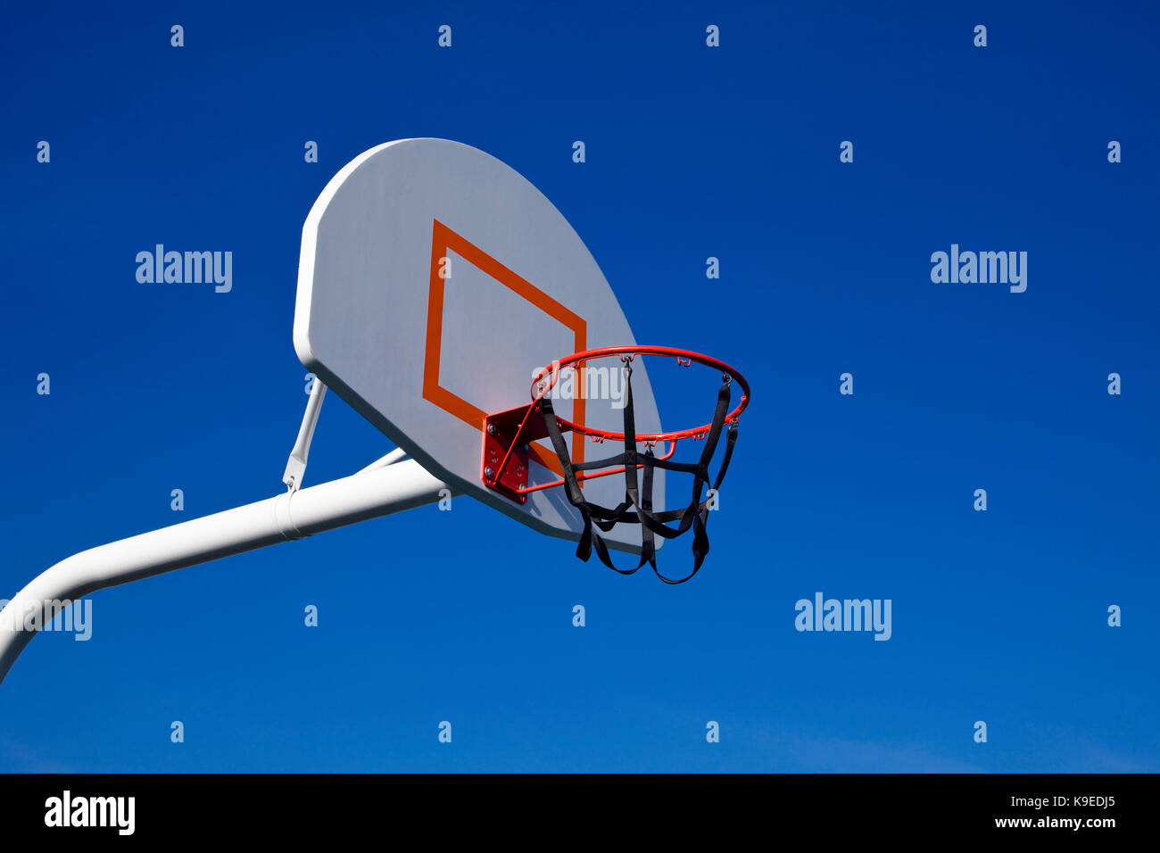 Outdoor basketball hoop Stock Photo - Alamy