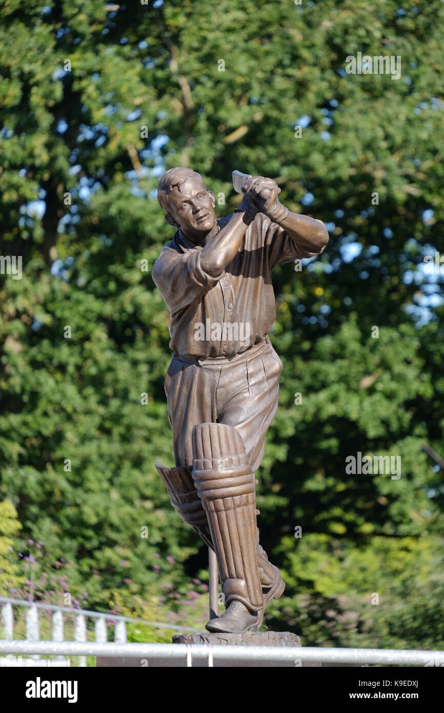 Cricket bedser hi-res stock photography and images - Alamy