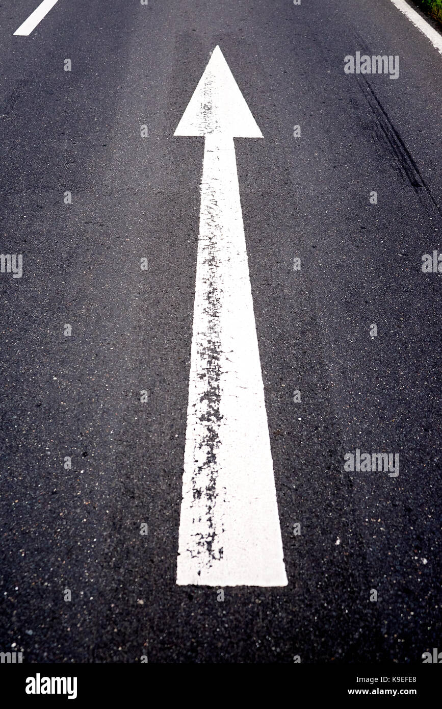 straight ahead arrow street sign Stock Photo - Alamy