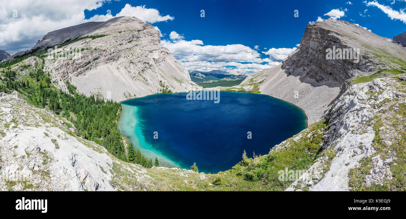 Deep blue alpine lake hi-res stock photography and images - Alamy