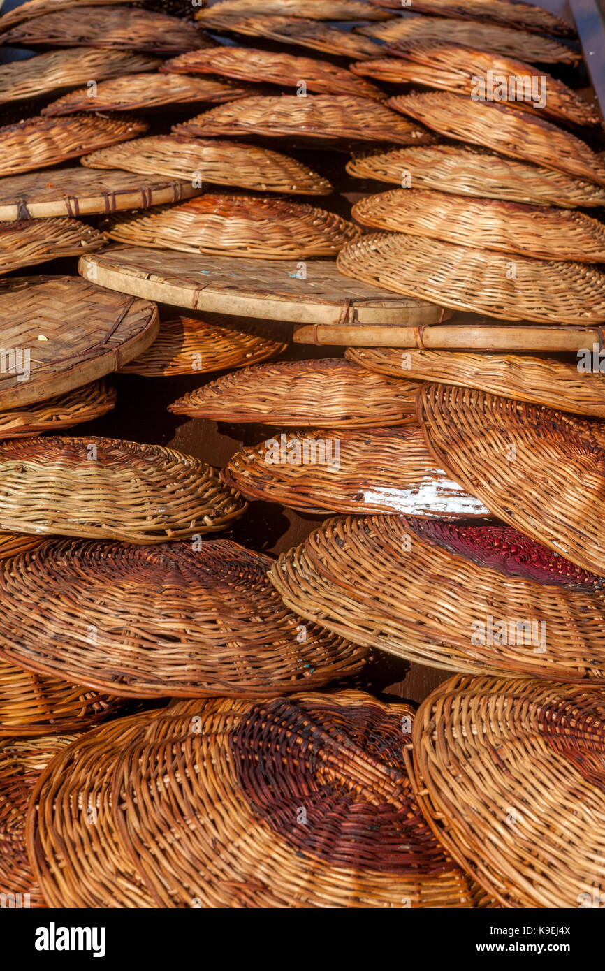 Stacks of round, reed, woven picnic plate holders Stock Photo - Alamy