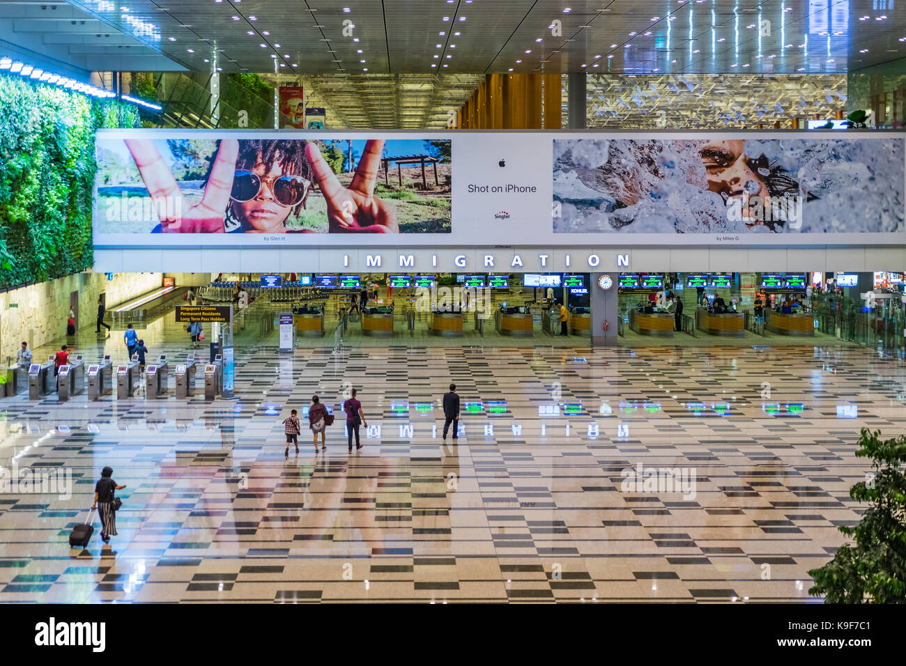 Singapore changi airport arrival immigration hi-res stock photography ...