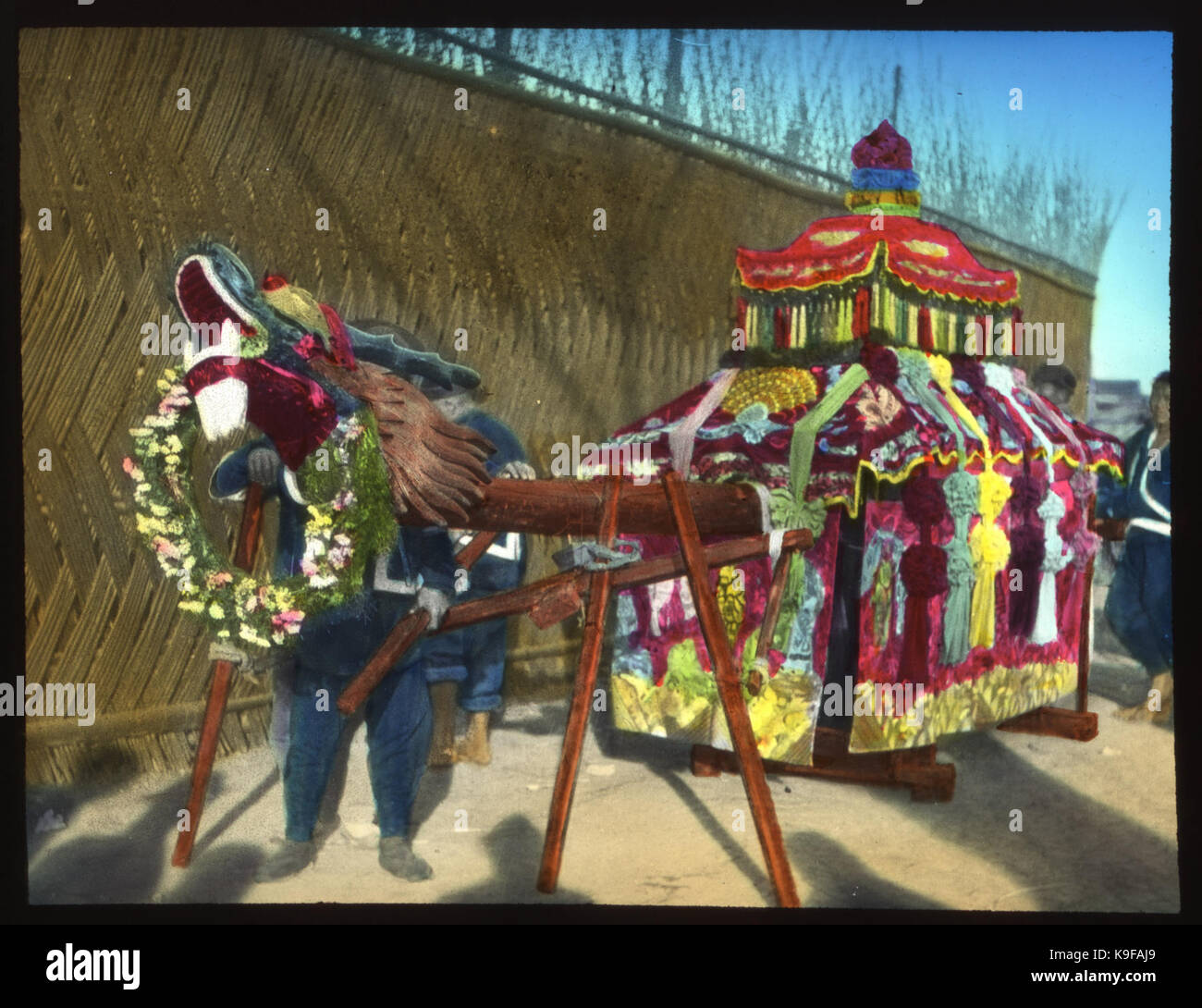 Dragon coffin hi-res stock photography and images - Alamy