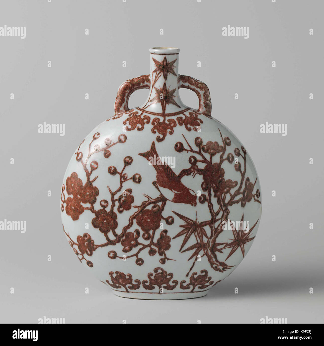 Chinese moon flask hi-res stock photography and images - Alamy
