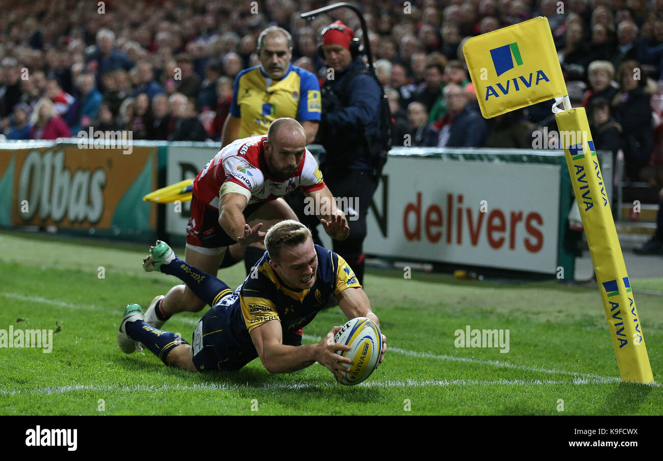 Worcester's Donncha O'Callaghan scores his sides opening try of the ...