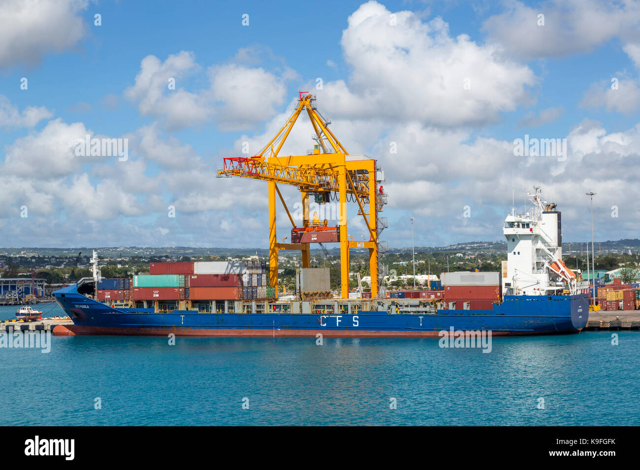 Container ship offloading hi-res stock photography and images - Alamy
