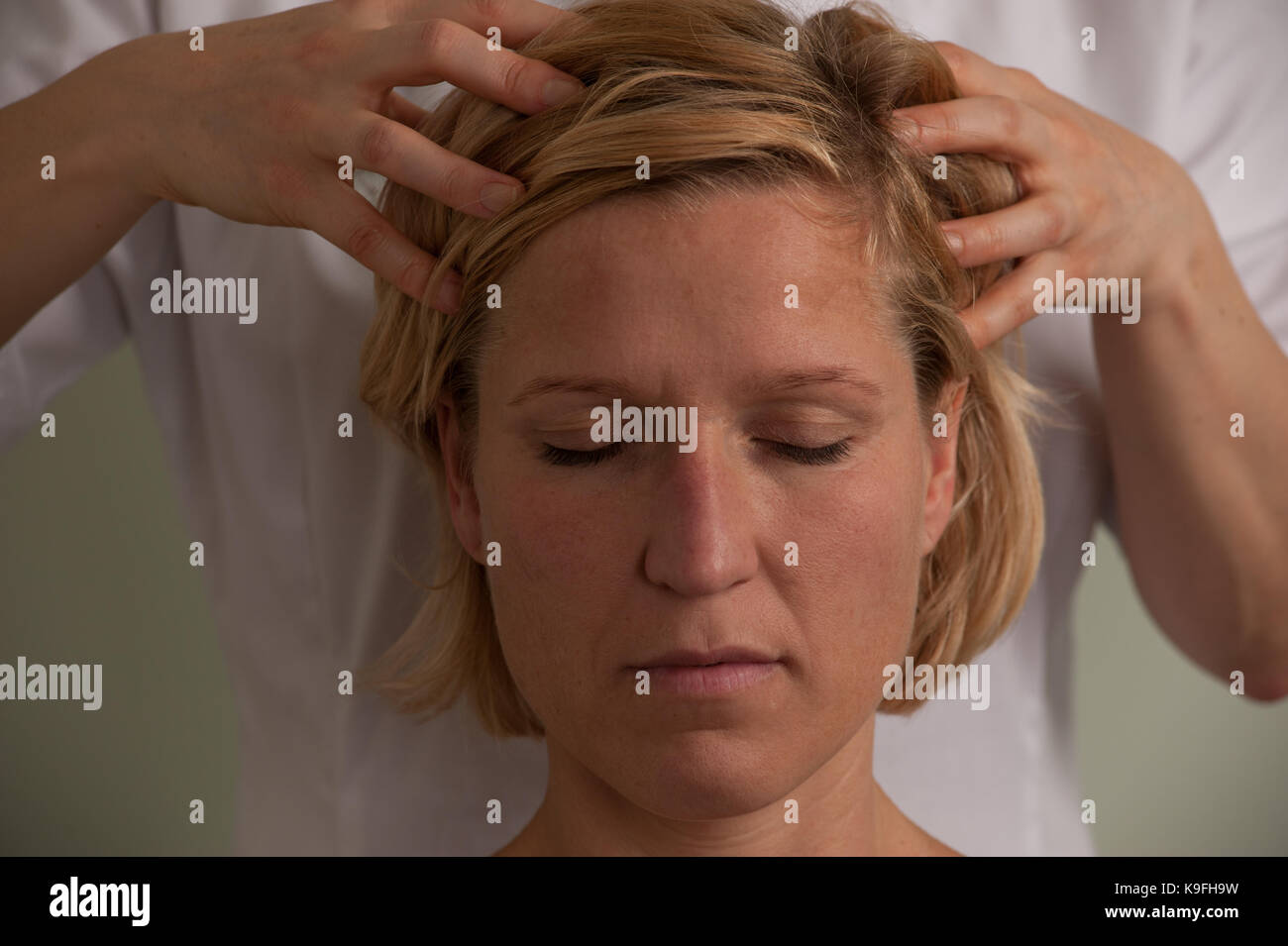 Relaxing with an Indian head massage Stock Photo - Alamy