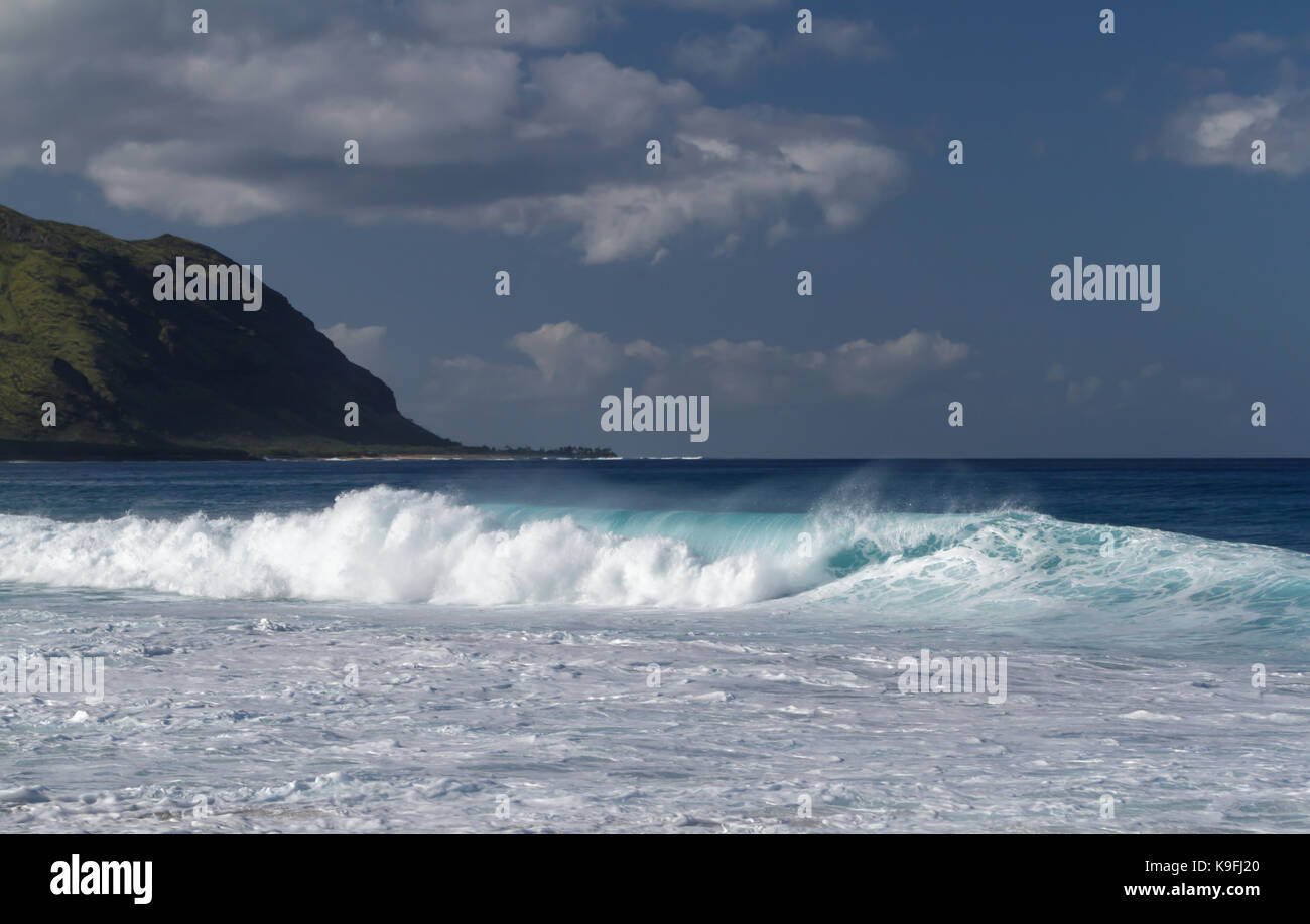 Breaking wave Seascape on the west side of Oahu Hawaii Stock Photo - Alamy