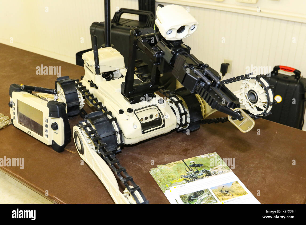 Micro Tactical Ground Robot (MTGR Stock Photo - Alamy