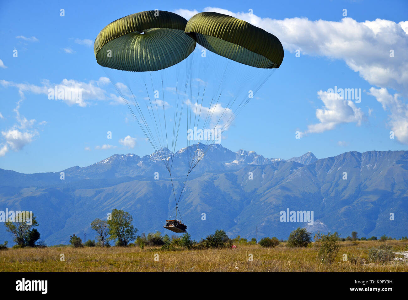 Heavy Drop From C-130 Hercules Stock Photo - Alamy