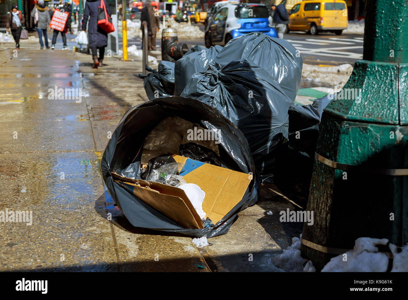 Snow in times square new york city hi-res stock photography and images ...