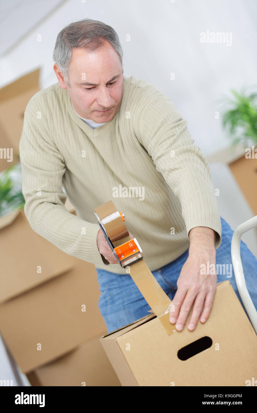 taping the box Stock Photo - Alamy