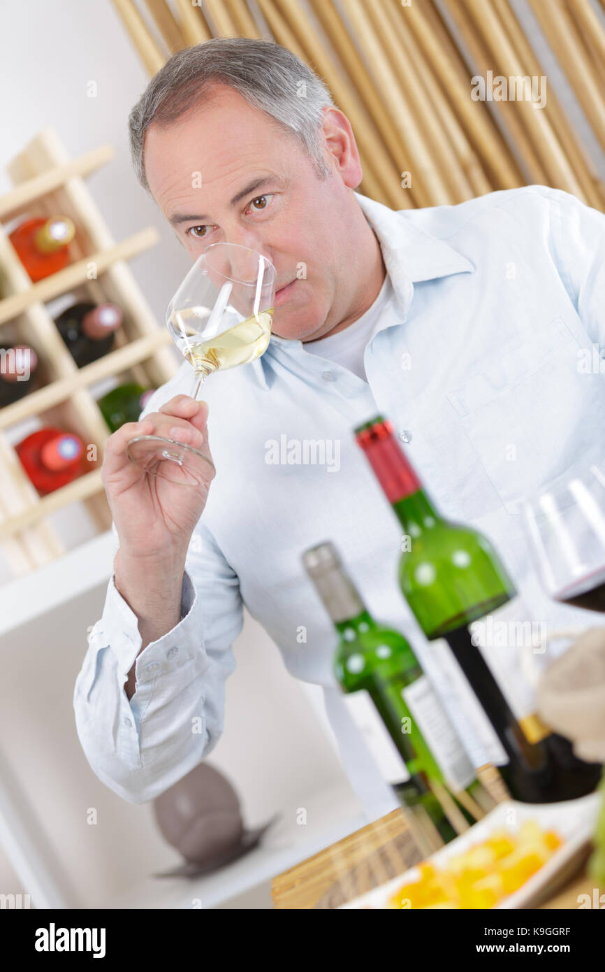Restaurant critic hi-res stock photography and images - Alamy