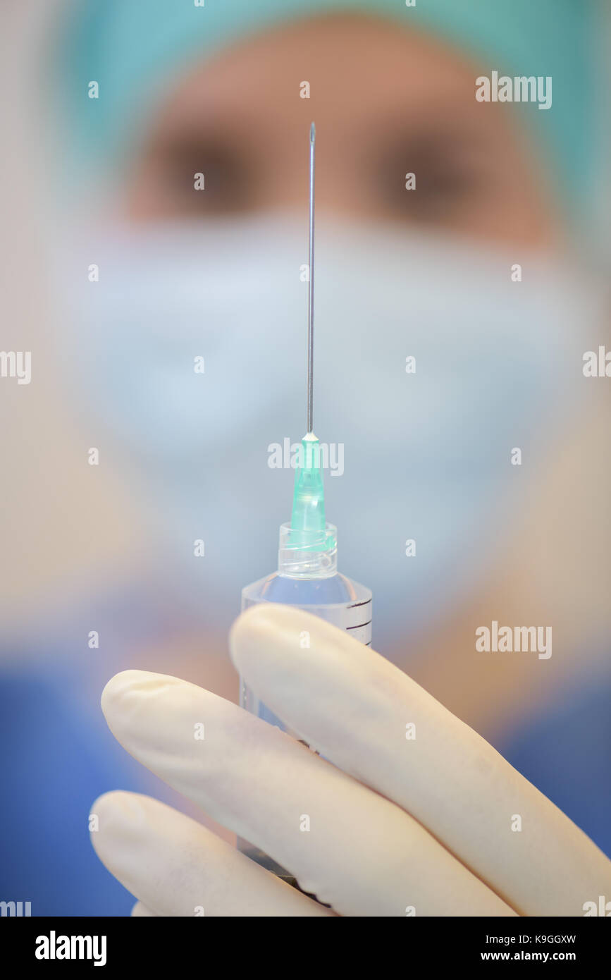 close up of syringe in surgeons hand Stock Photo - Alamy