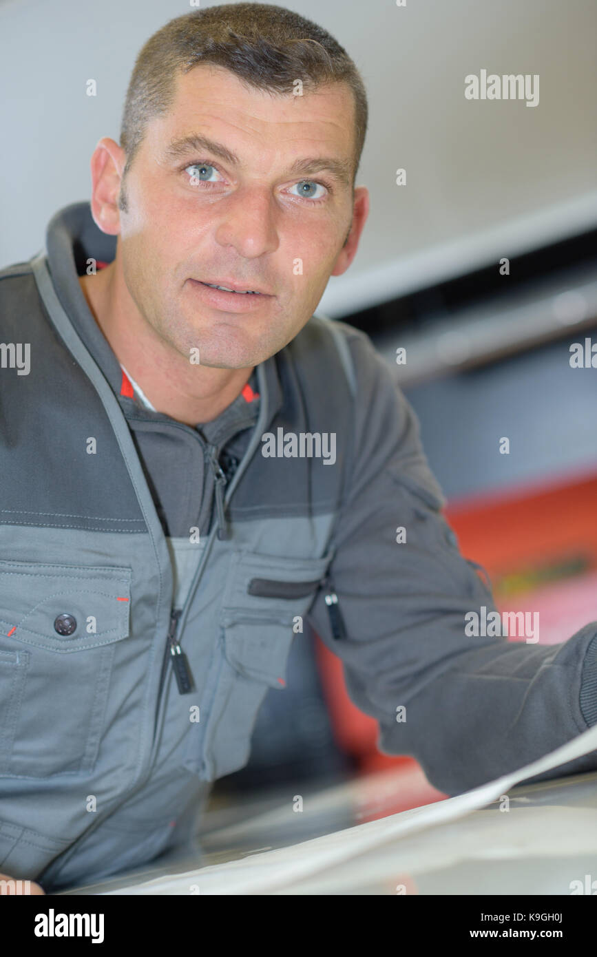 Professional positive mature mechanic hi-res stock photography and images - Alamy