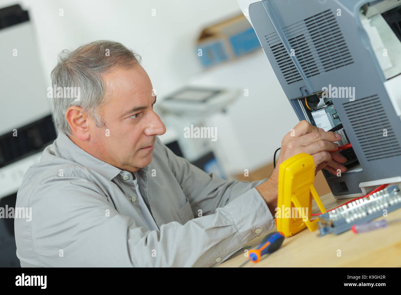 repairer working on computer in service center Stock Photo - Alamy