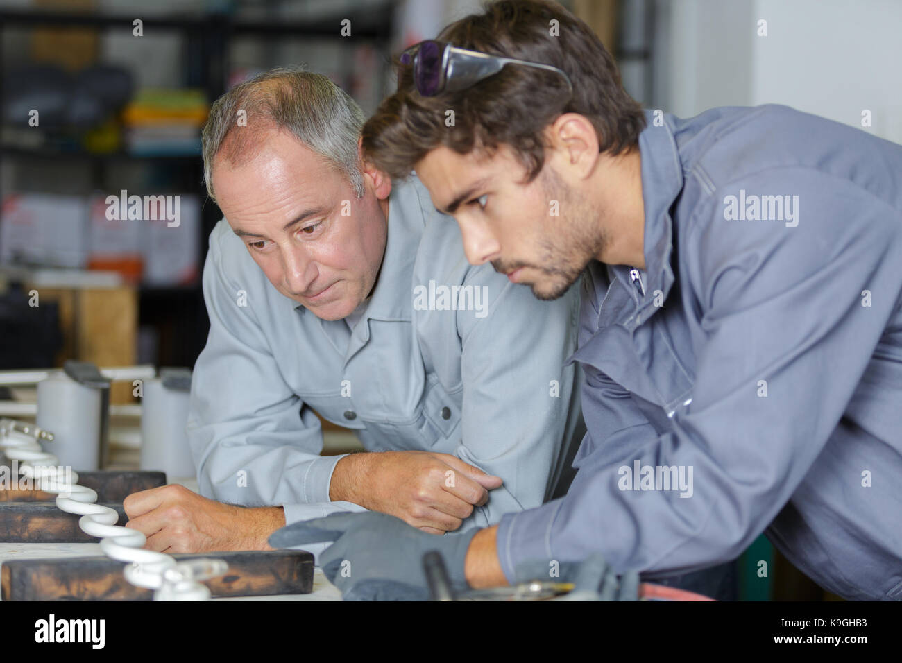 man explaining equipment to trainee Stock Photo - Alamy