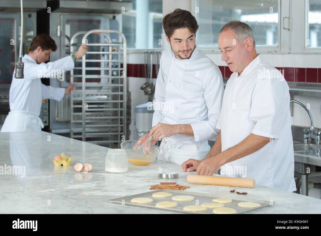 male chef preparing cake Stock Photo - Alamy