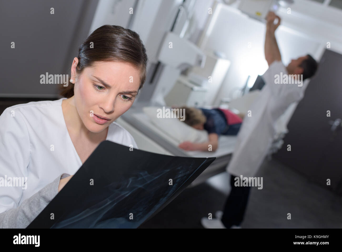 doctor finds something weird on patients xray Stock Photo - Alamy
