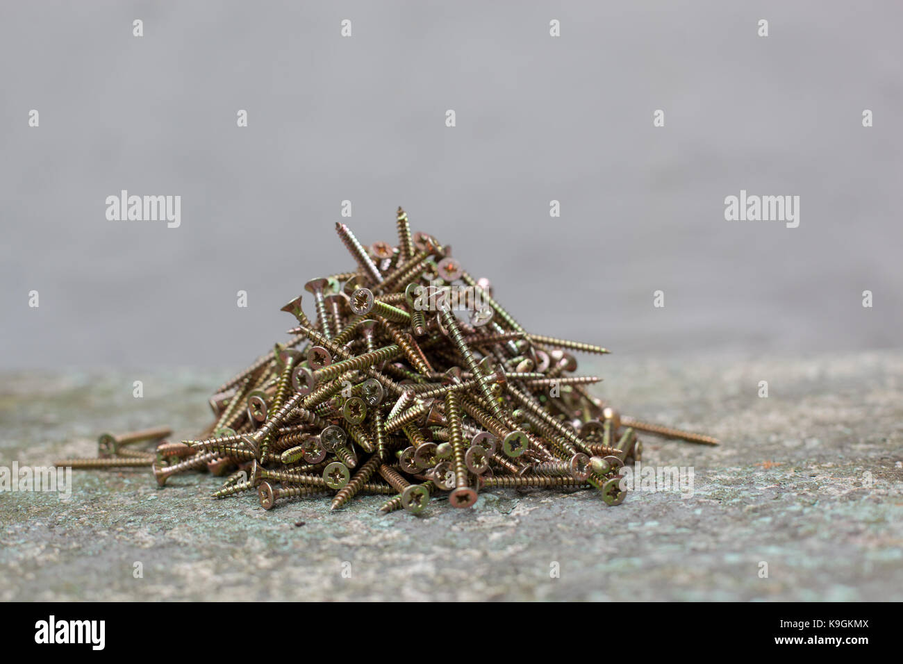 Industrial background texture of gold screws Stock Photo - Alamy