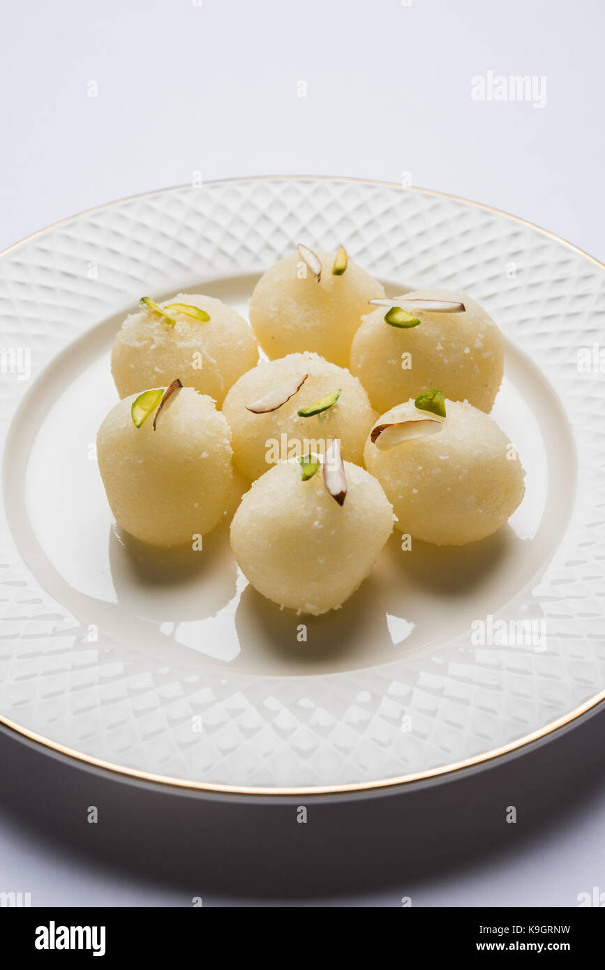 Sponge rasgulla sweets hi-res stock photography and images - Alamy