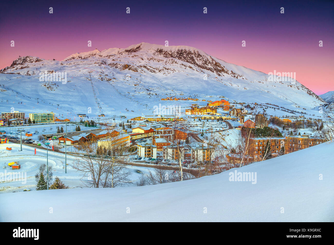 Beautiful winter landscape with famous ski resort in French Alps, Alpe ...