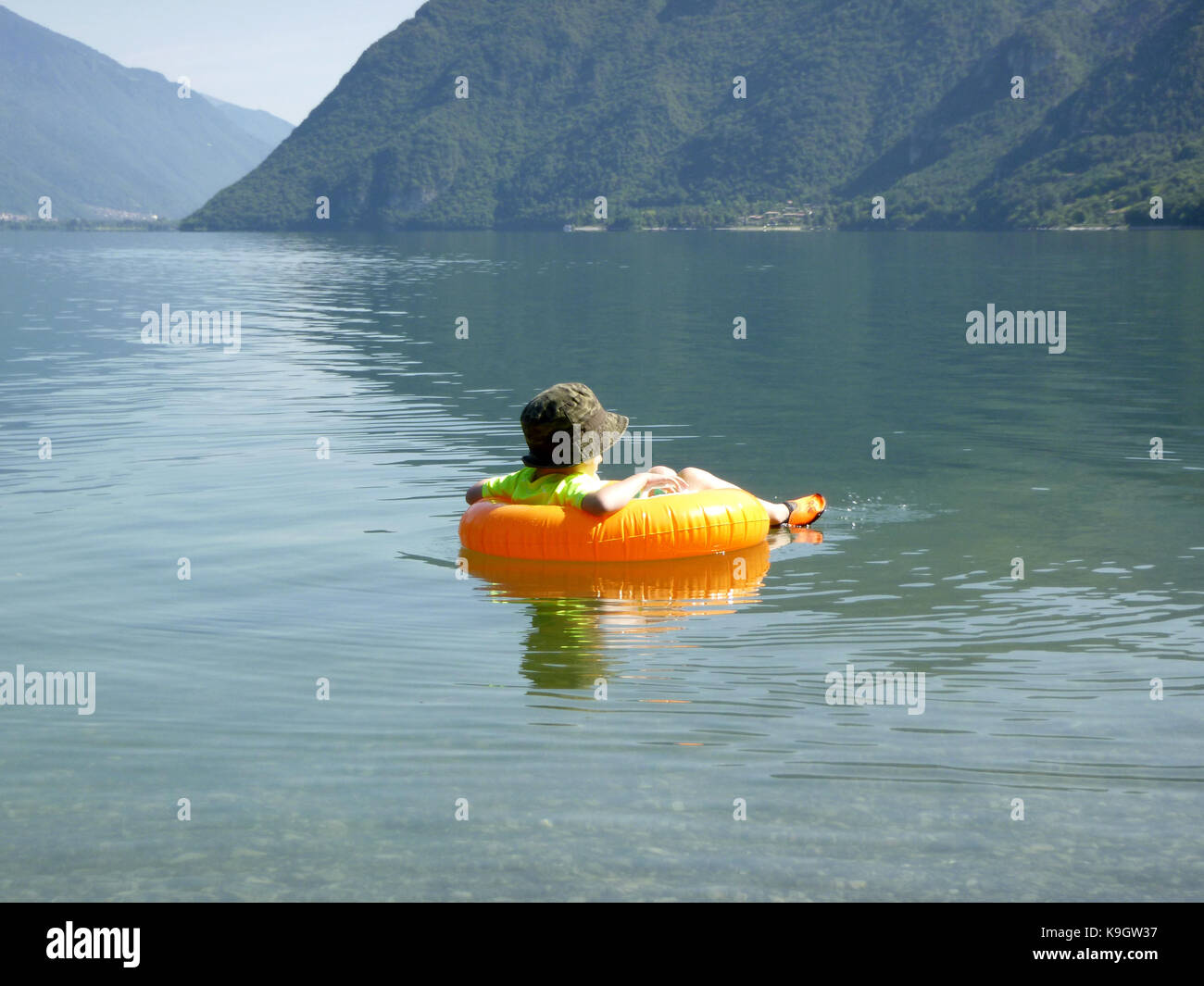 Ring of still water hi-res stock photography and images - Alamy