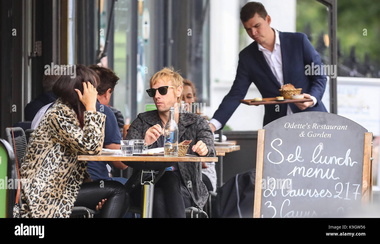 Muse drummer Dominic Howard has lunch with his girlfriend Rayana Ragan ...