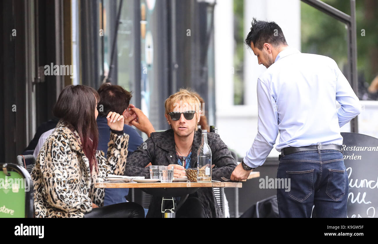 Muse drummer Dominic Howard has lunch with his girlfriend Rayana Ragan ...