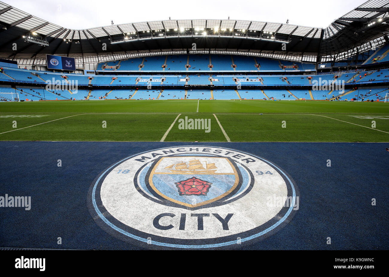 Manchester city badge hi-res stock photography and images - Alamy
