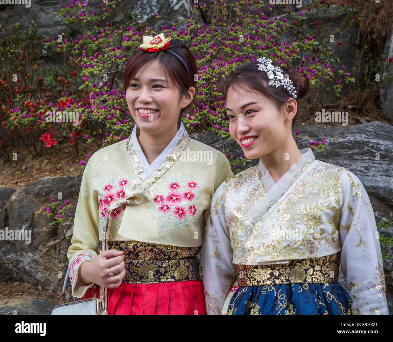 Koreans in traditional dress in Bukchok Hanok Village, Seoul, South ...