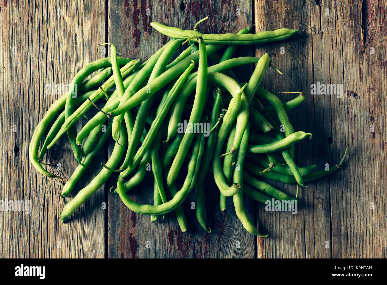 String beans on a wooden table healthy Stock Photo - Alamy