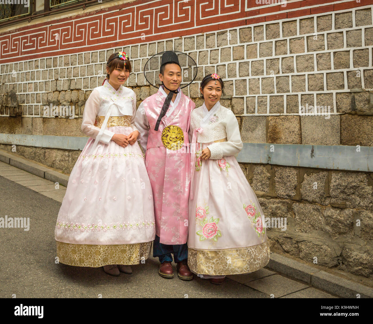 Koreans in traditional dress in Bukchok Hanok Village, Seoul, South ...